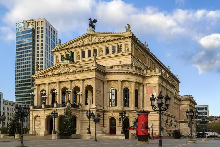 Die Alte Oper Frankfurt: Ein architektonisches Juwel mit reicher ...